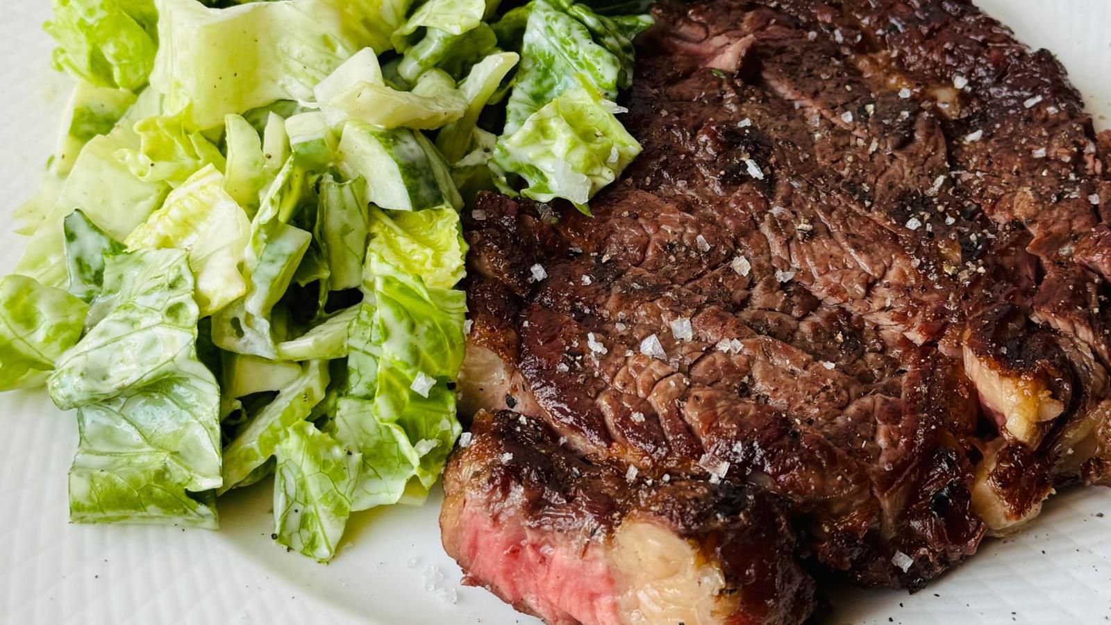 Grillad entrecote med tomatsallad